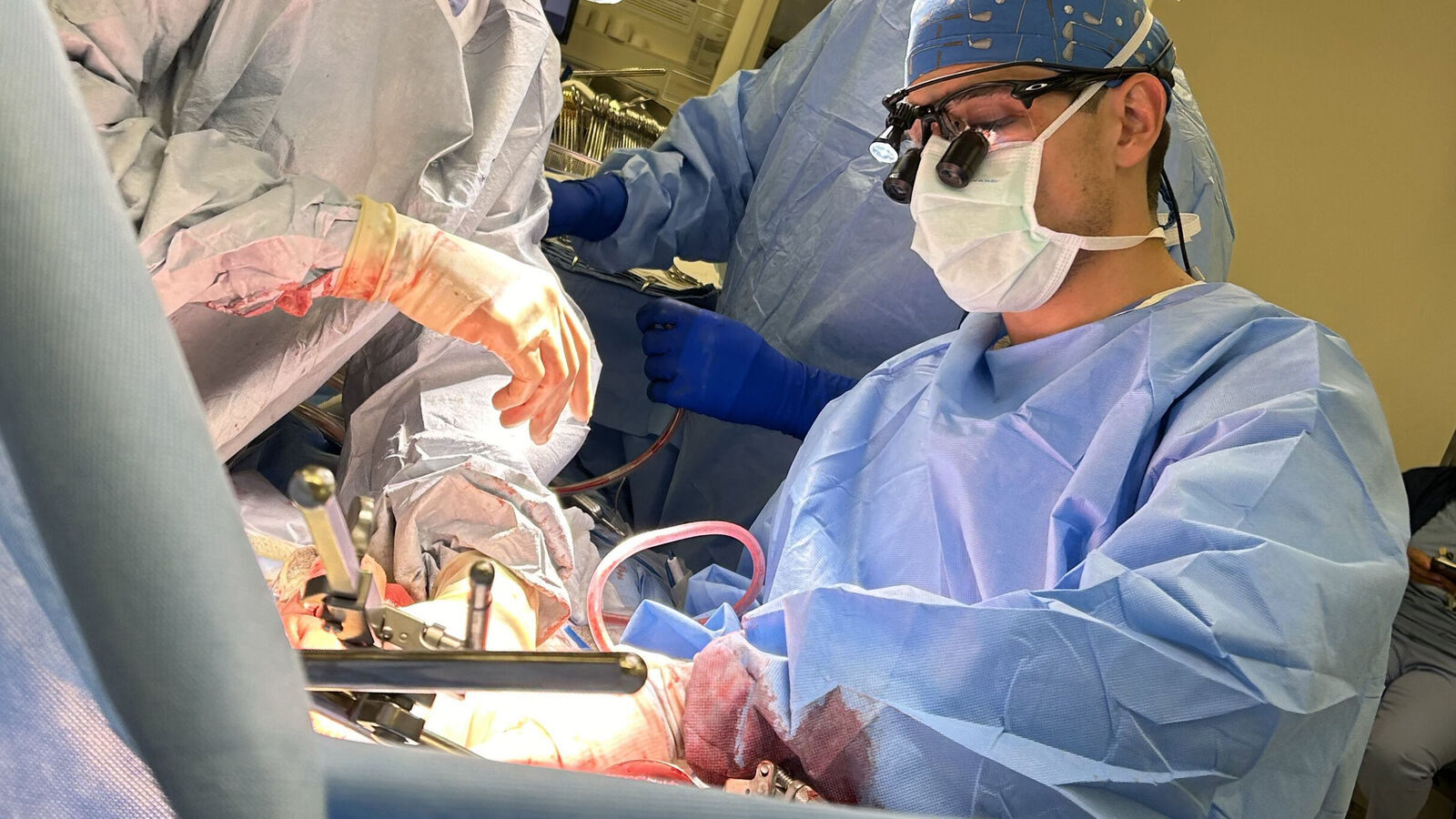 Abdominal Transplant Surgeon Dr. Alex Cortez ’07
